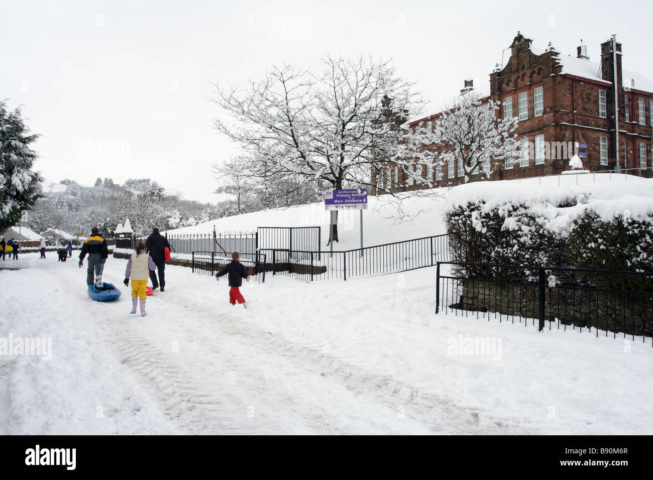 Primary School in winter snow, Lochwinnoch, Renfrewshire, Scotland, UK ...