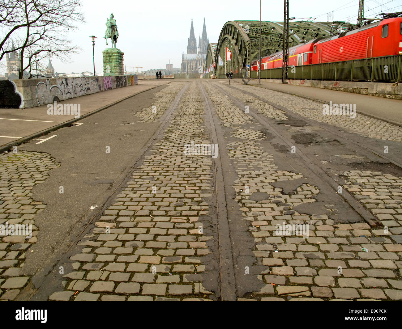 Rhine and cologne cathedral hi-res stock photography and images - Alamy