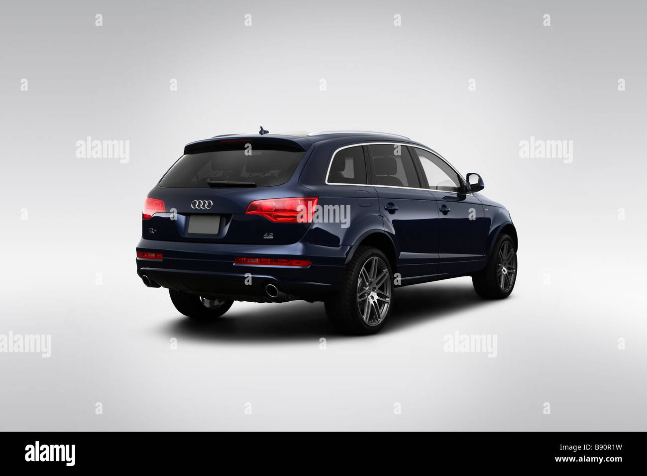 Audi q7 hi-res stock photography and images - Alamy