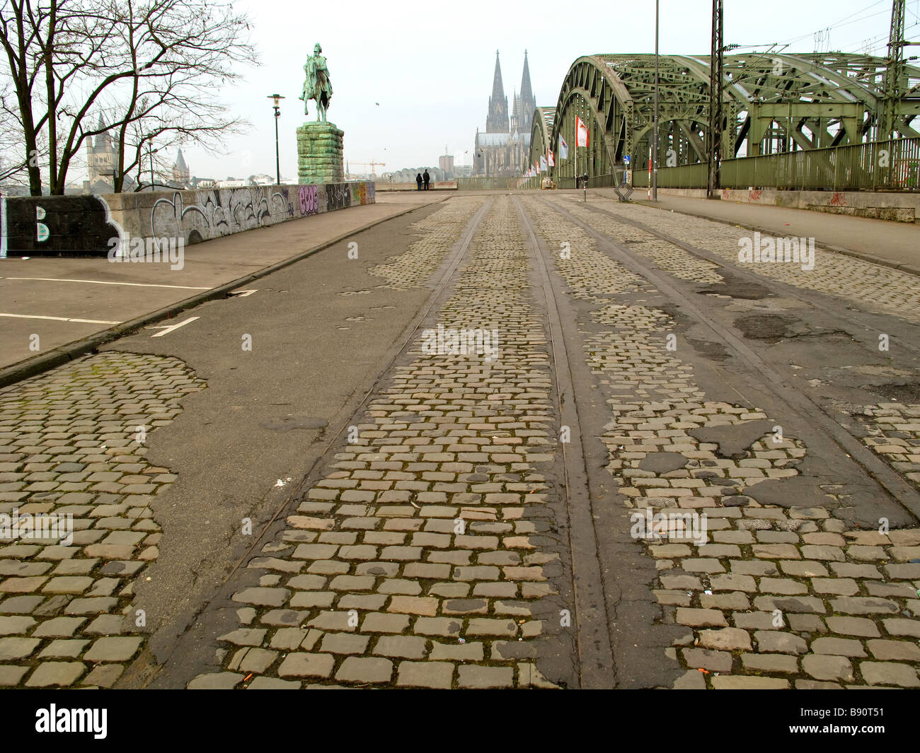 Rail bridge over the Rhine, Cologne cathedral in the background Stock ...