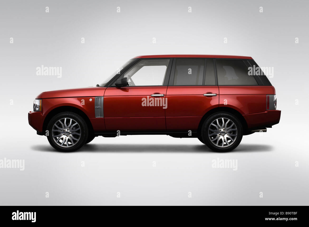 Red land rover hi-res stock photography and images - Alamy