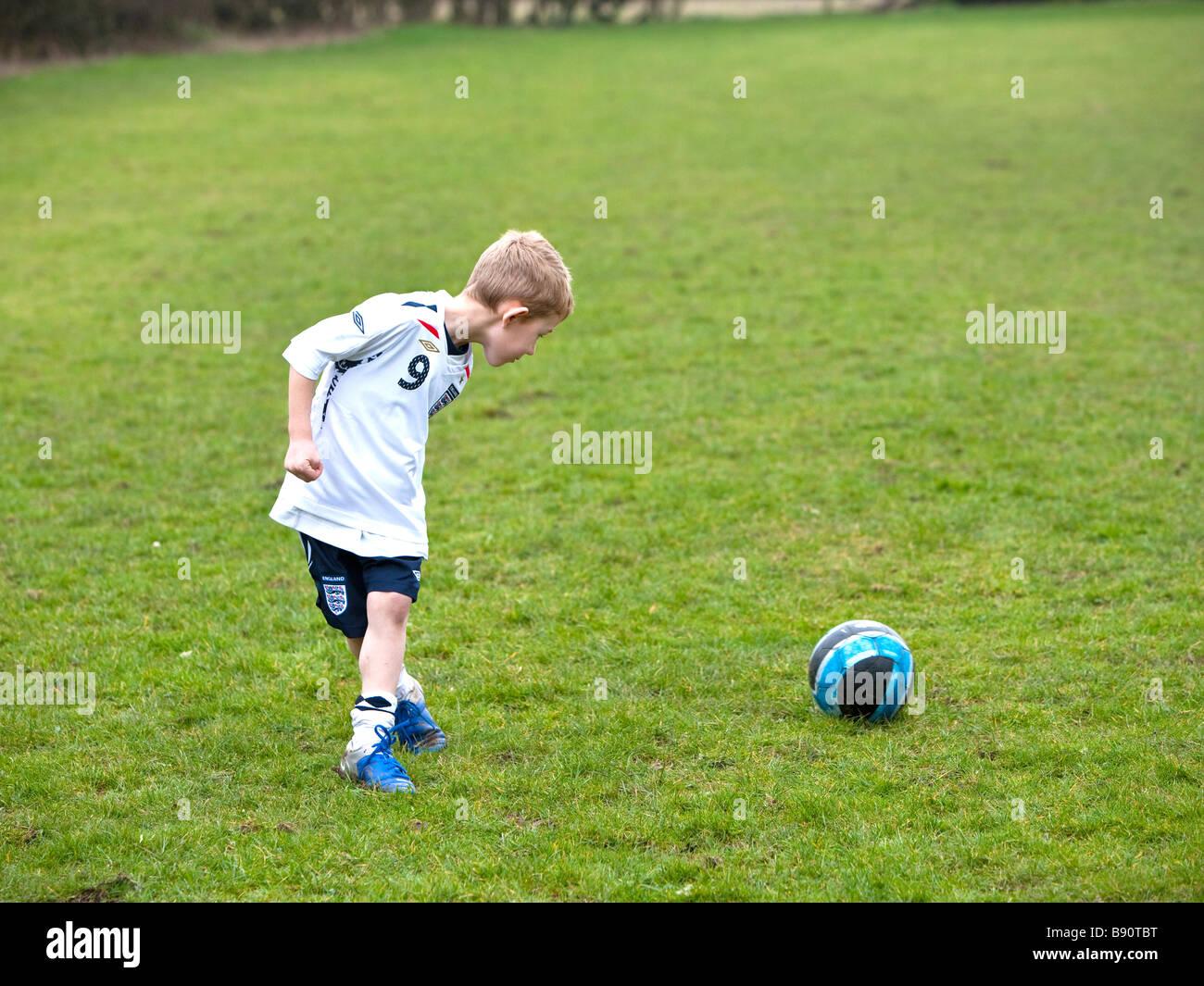Football pitch uk hi-res stock photography and images - Alamy