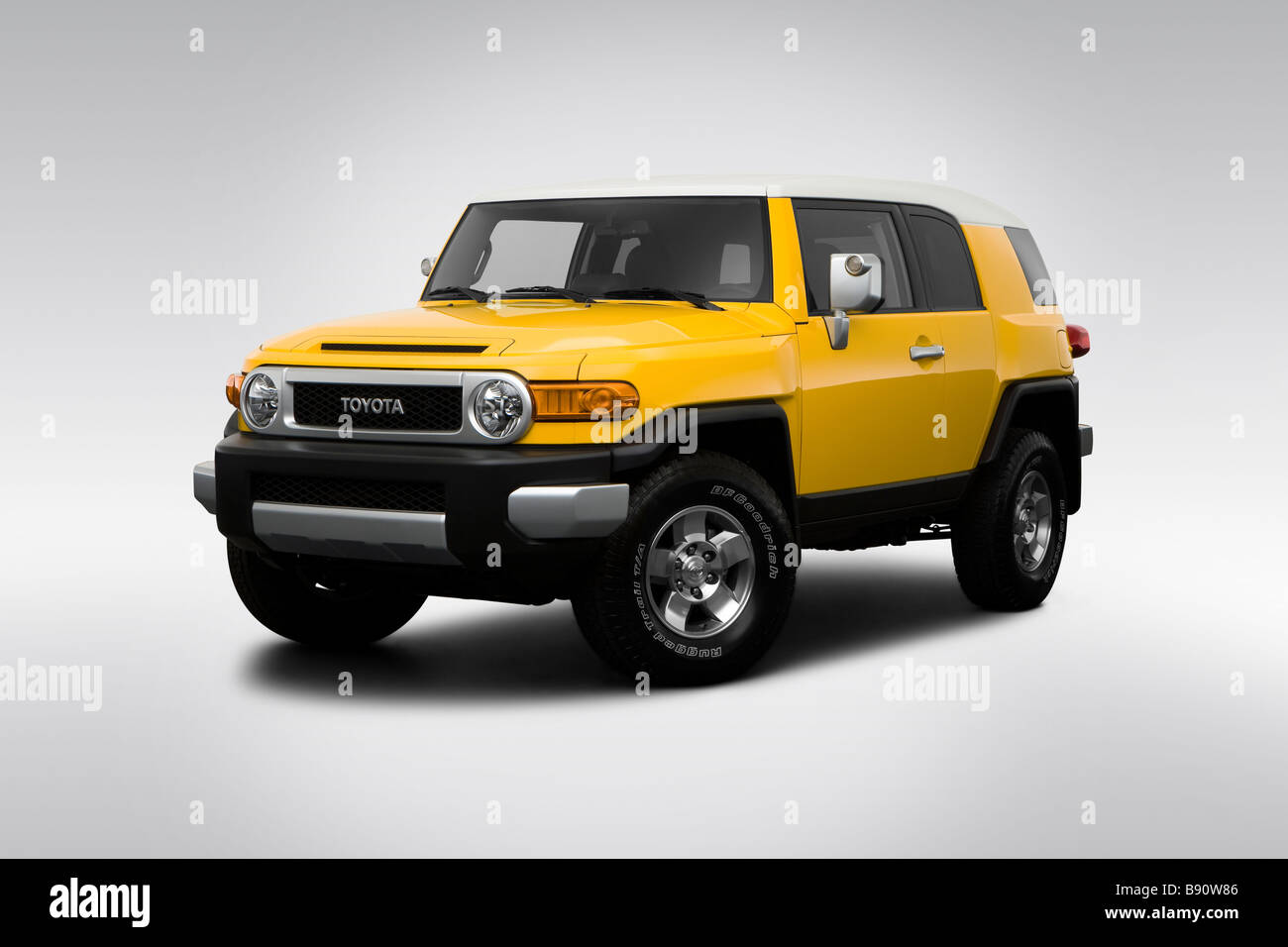 2009 Toyota FJ Cruiser in - Front angle view Stock Photo - Alamy