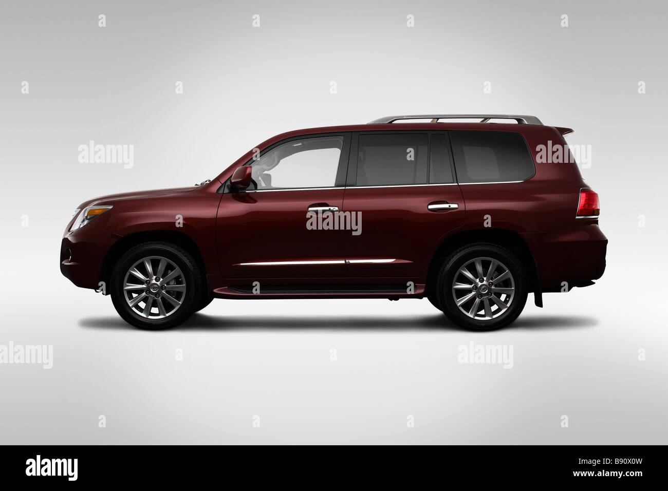 2009 Lexus LX LX570 in Red - Drivers Side Profile Stock Photo - Alamy