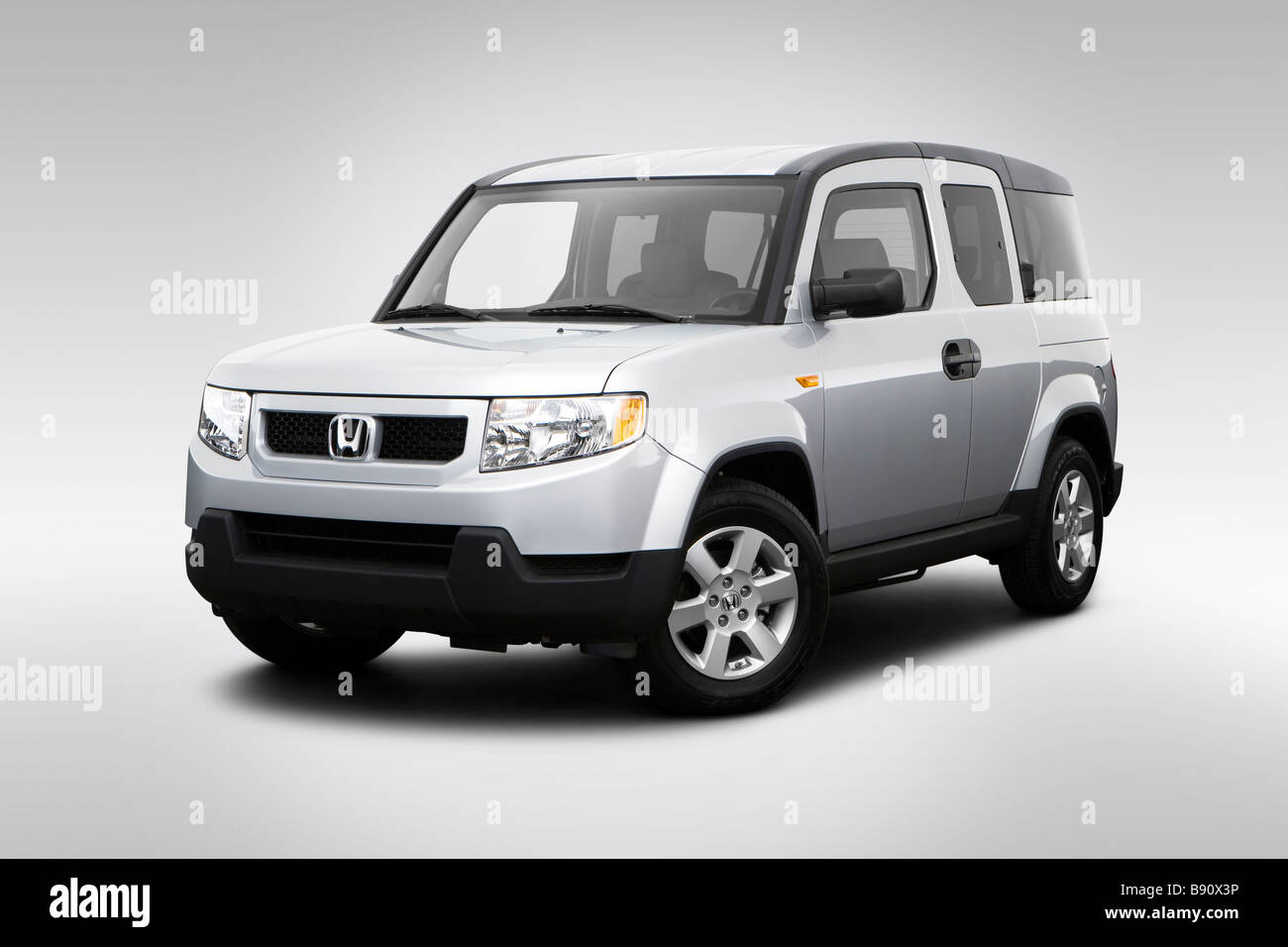 2009 Honda Element EX in Silver - Front angle view Stock Photo - Alamy