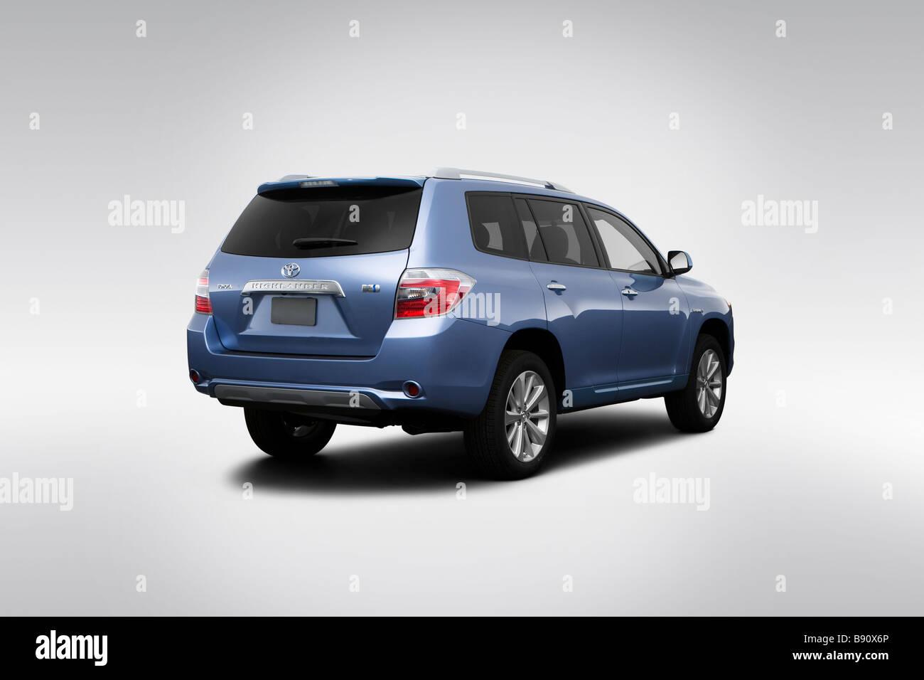 2009 Toyota Highlander Hybrid in Blue - Rear angle view Stock Photo - Alamy
