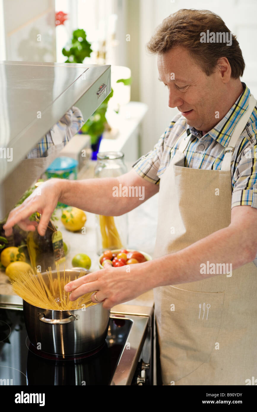 Making homes hi-res stock photography and images - Alamy