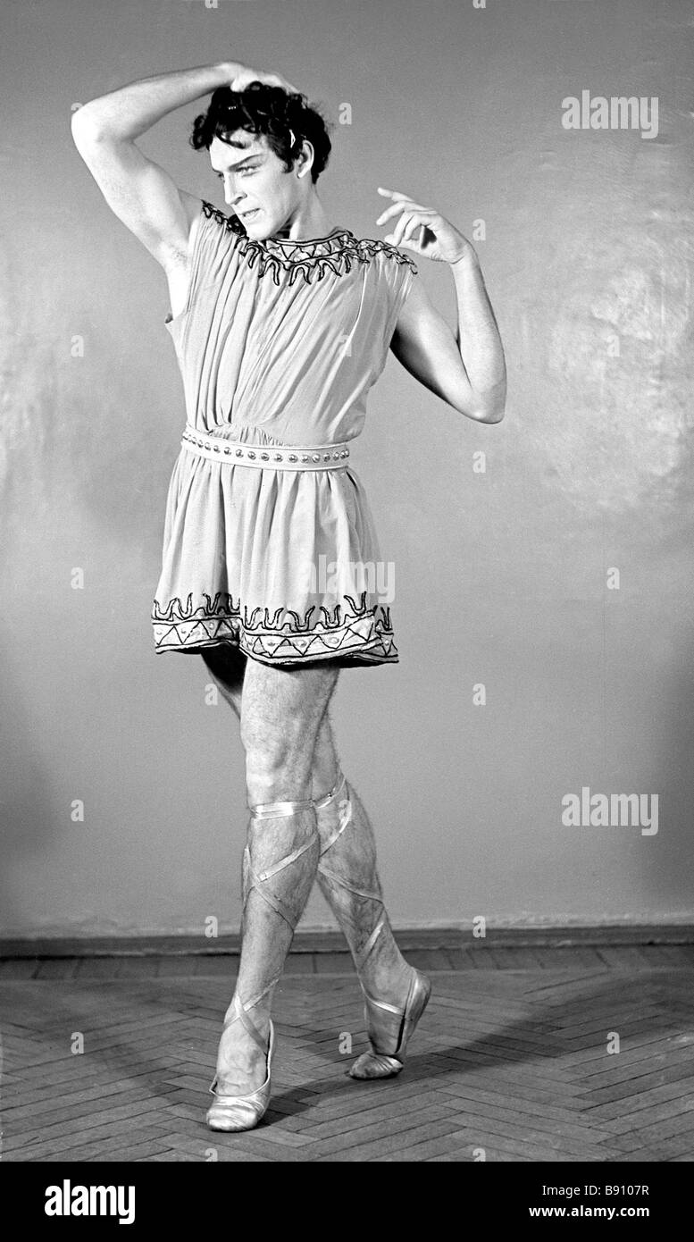 Nikolai Fadeyechev as Harmodius in Aram Khachaturian s Spartacus ballet ...