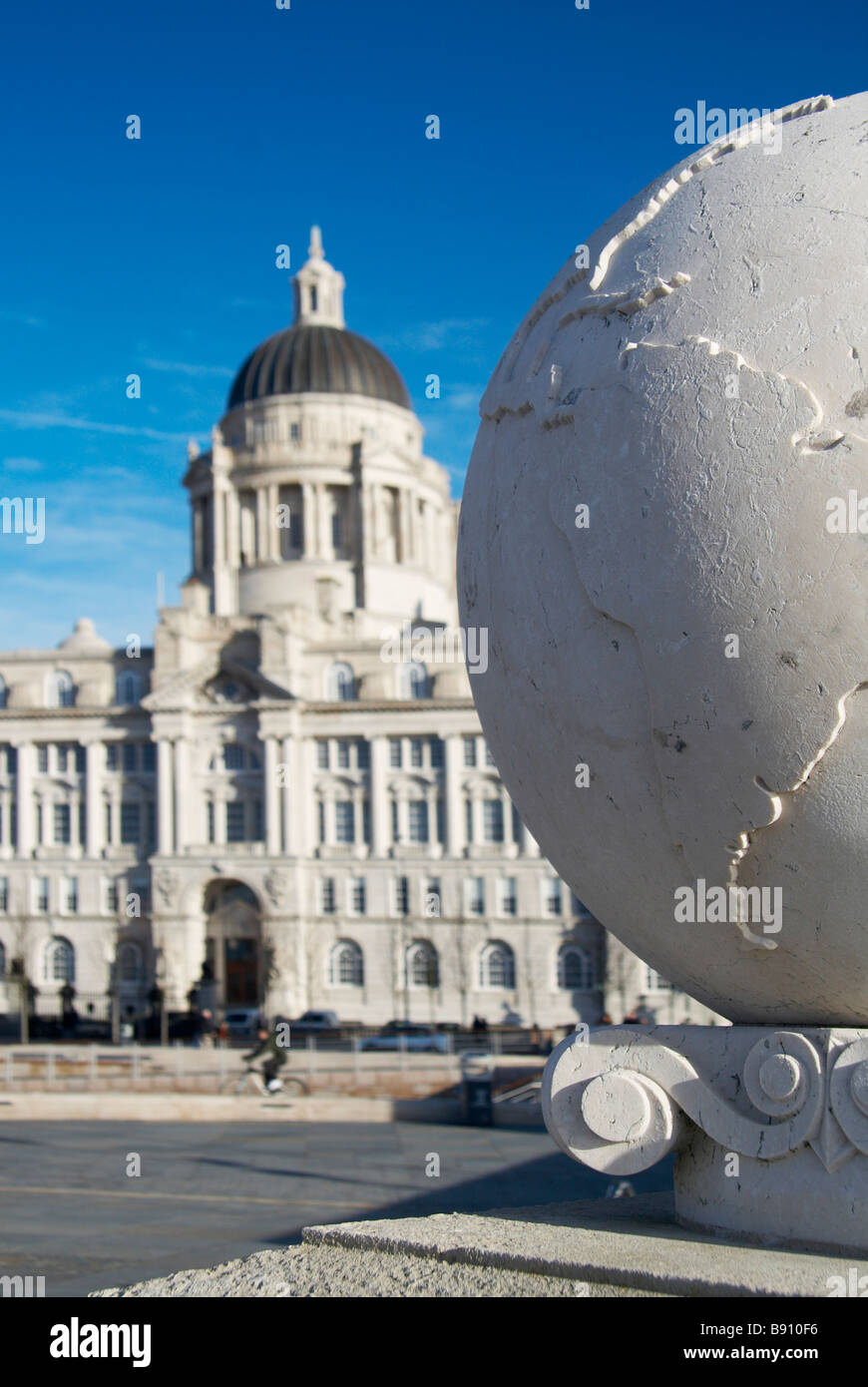 The port of liverpool building hi-res stock photography and images - Alamy