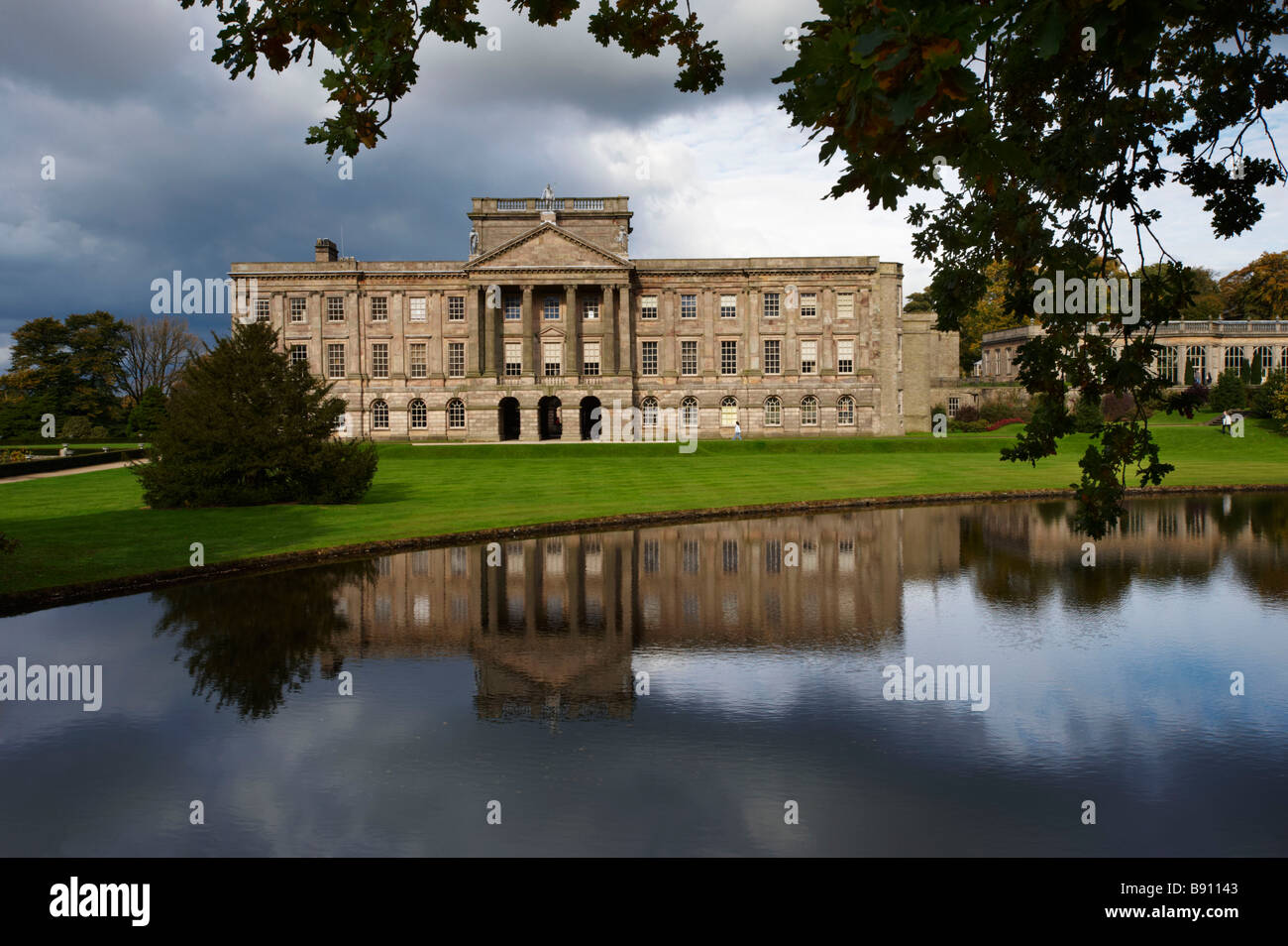 Lyme hall hi-res stock photography and images - Alamy