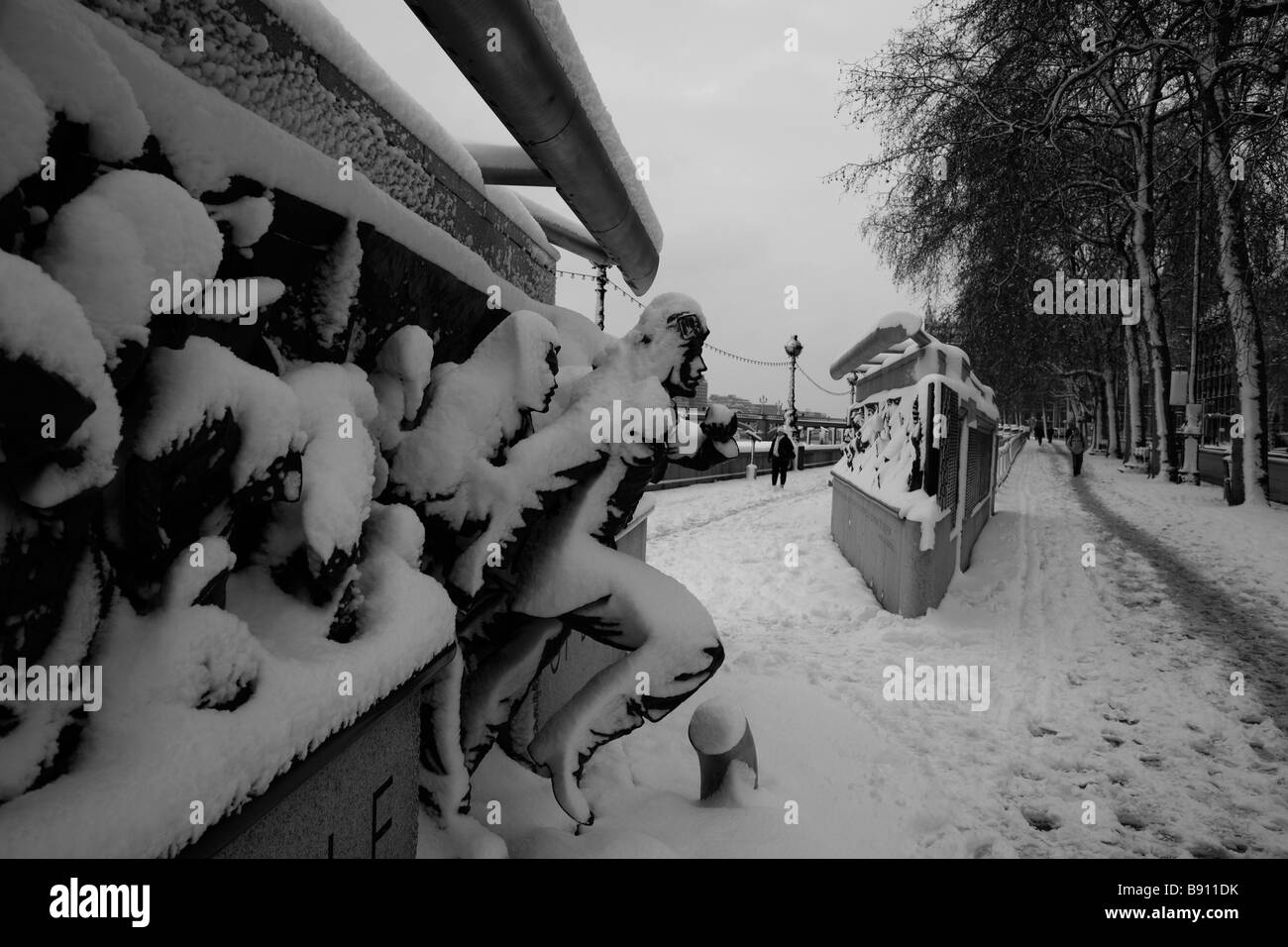 Snow britain black and white hi-res stock photography and images - Alamy