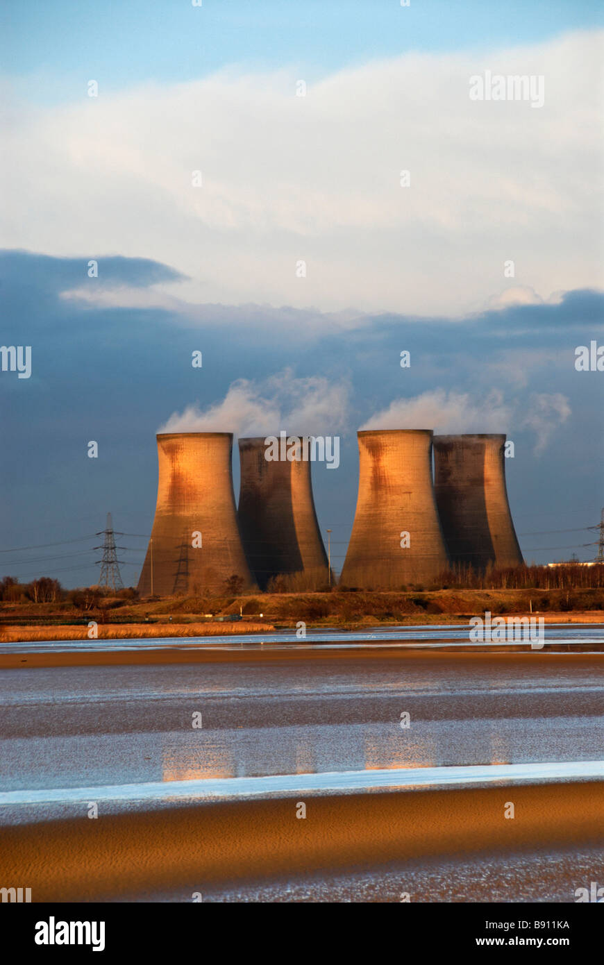 Fiddlers Ferry Power Station Runcorn Cheshire UK Stock Photo - Alamy