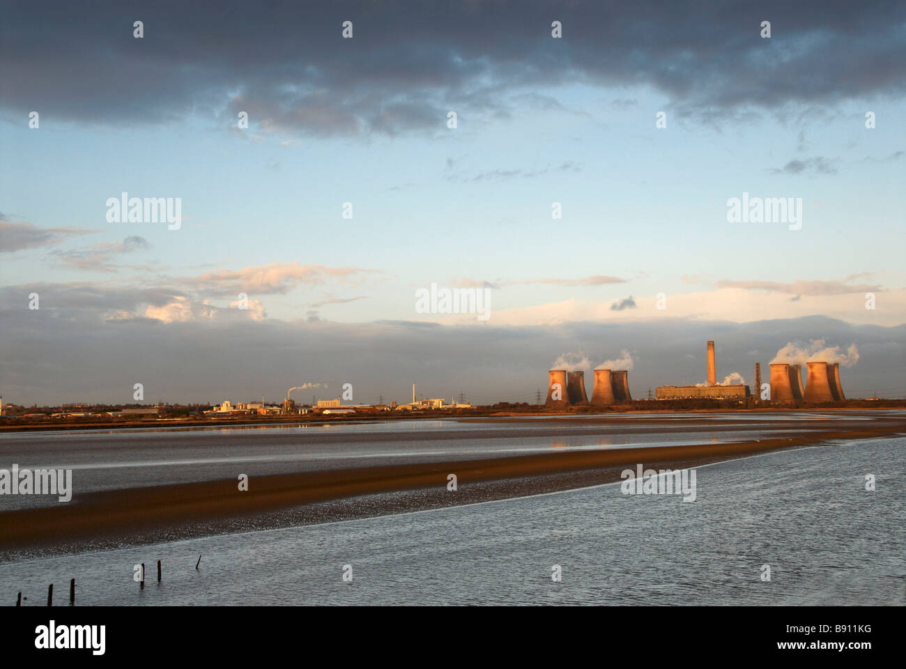 Fiddlers Ferry Power Station Runcorn Cheshire UK Stock Photo - Alamy