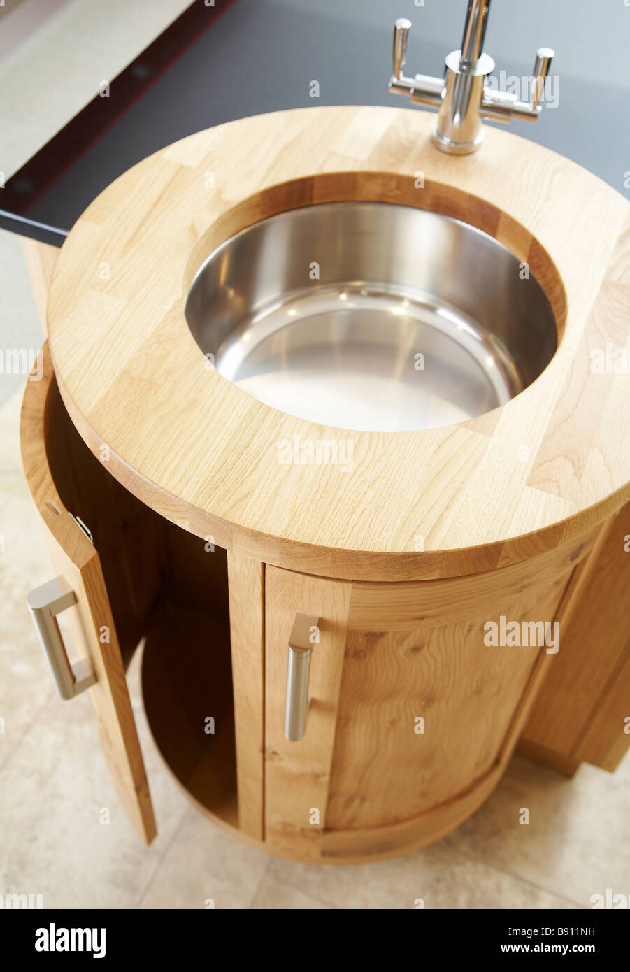 A circular kitchen sink Stock Photo - Alamy