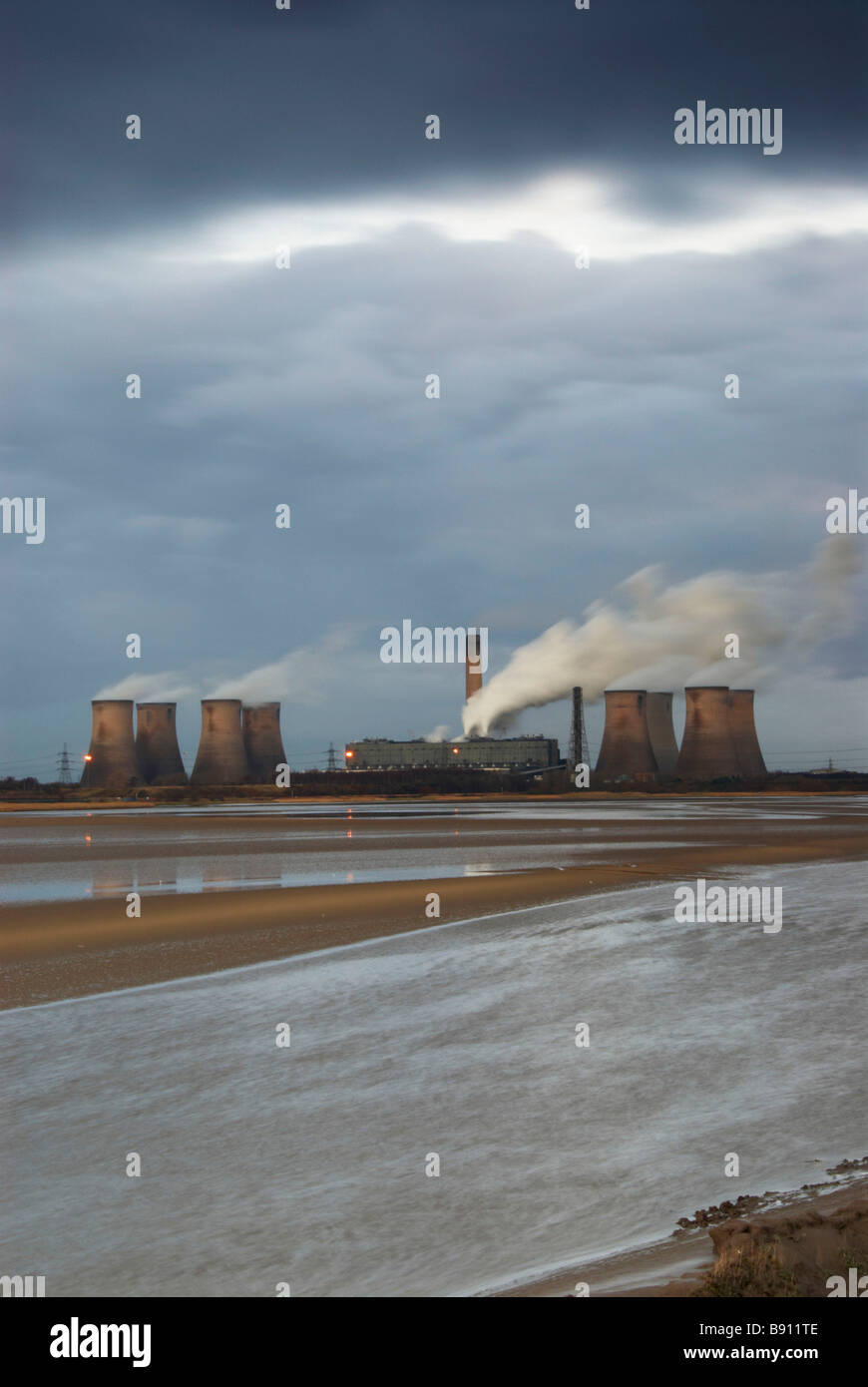 Fiddlers ferry power station hi-res stock photography and images - Alamy