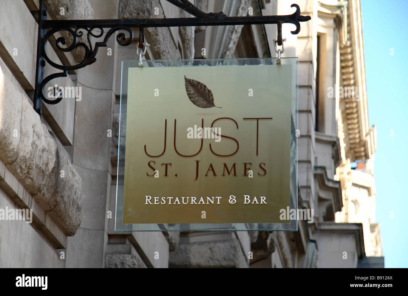 St james bar hi-res stock photography and images - Alamy