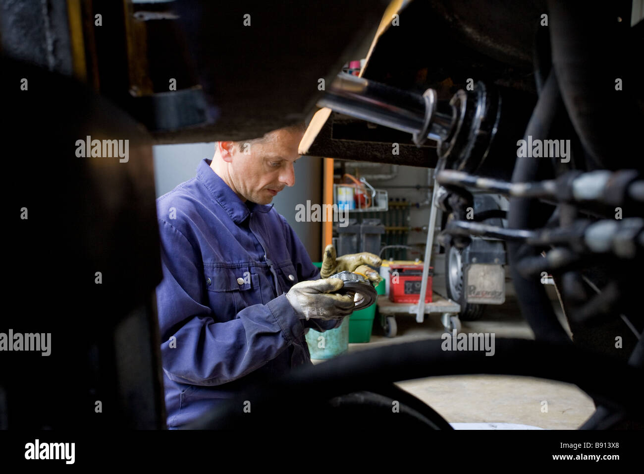 mechanic at work Stock Photo - Alamy