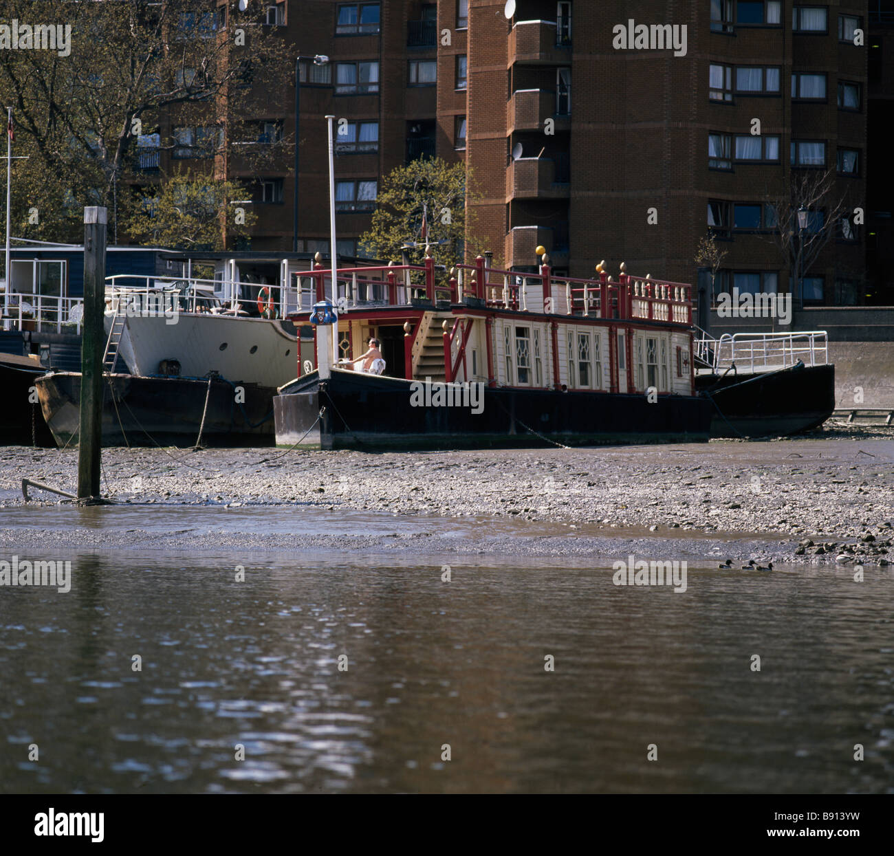 Chelsea houseboats hi-res stock photography and images - Alamy