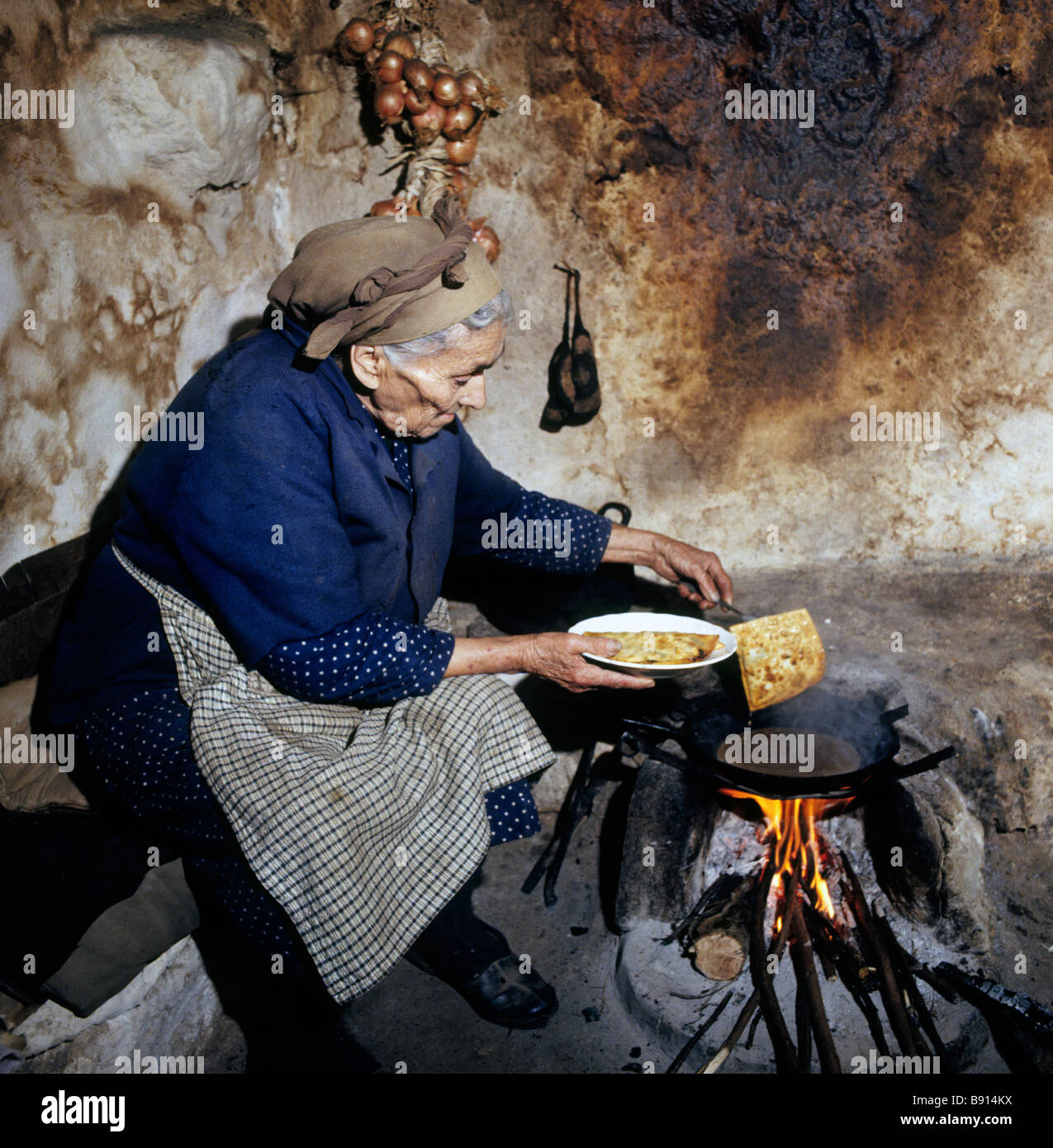 Lady making greek food hi-res stock photography and images - Alamy