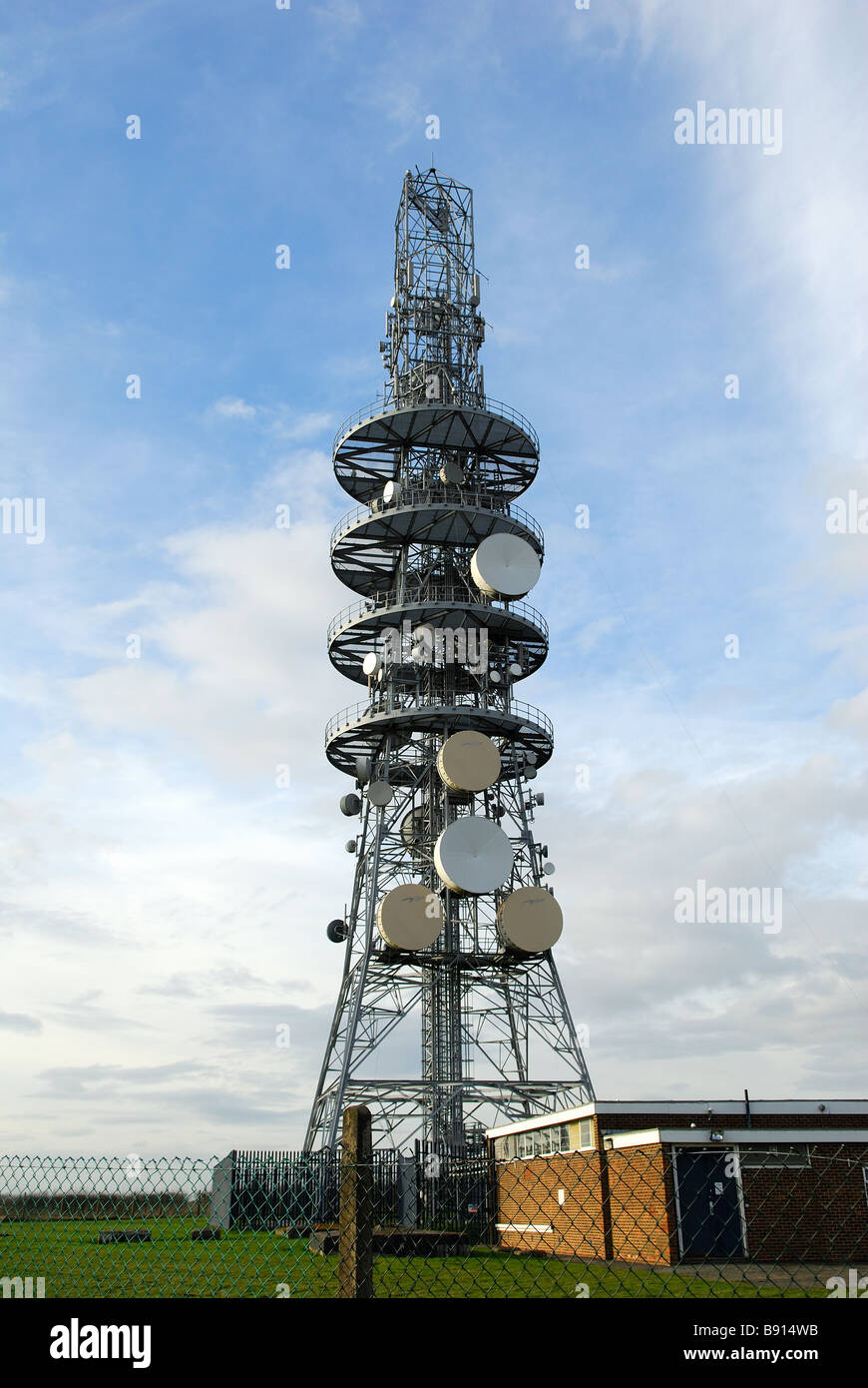 Wireless mobile mast uk hi-res stock photography and images - Alamy