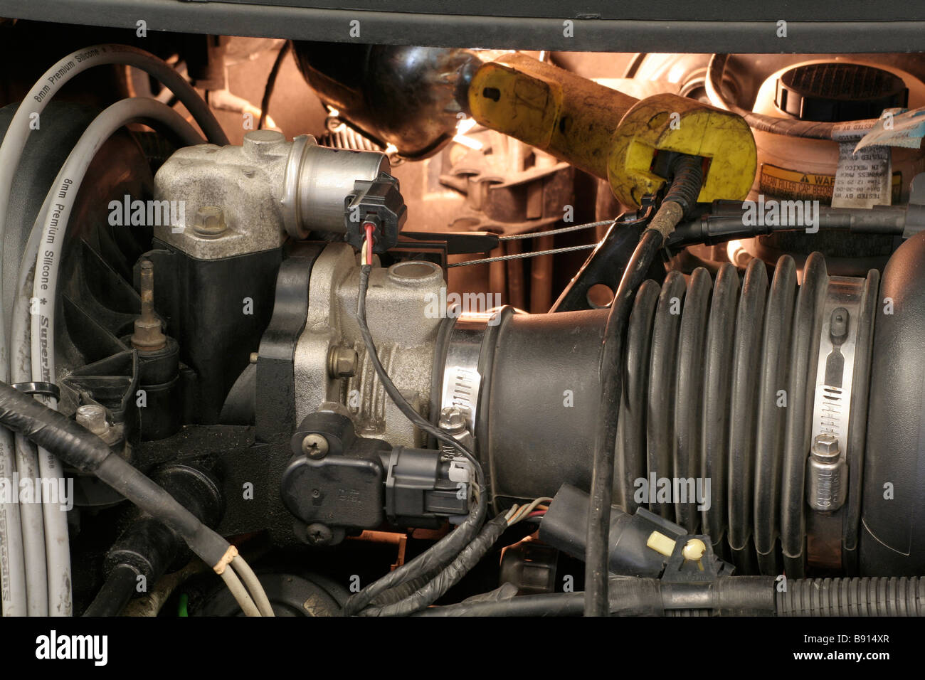 Automobile engine with trouble light behind Stock Photo - Alamy