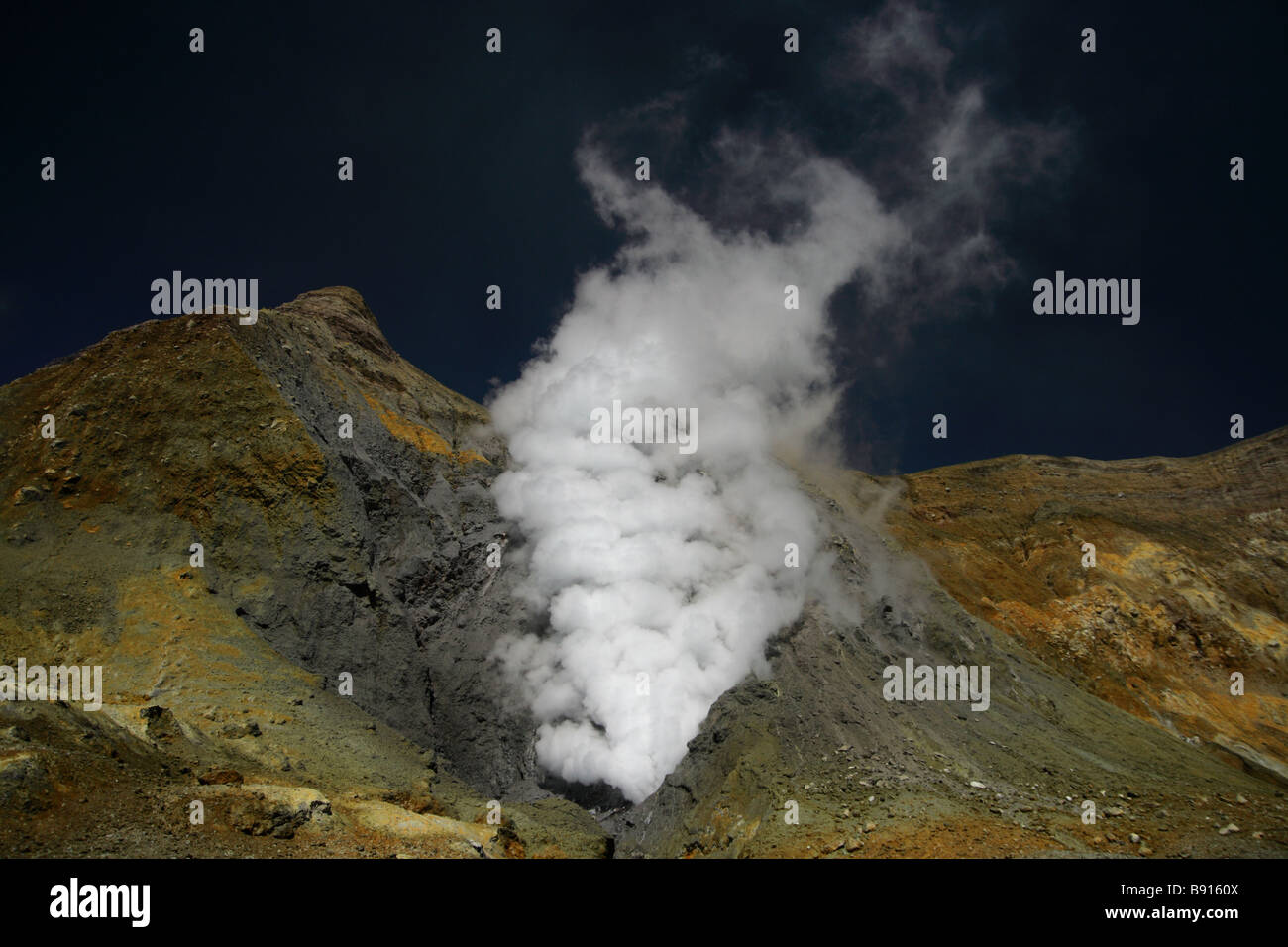 Maori new zealand fire hi-res stock photography and images - Alamy