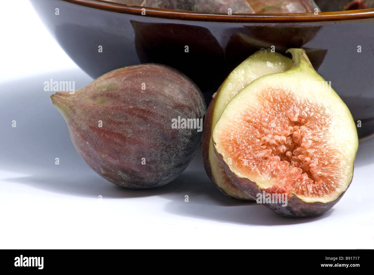 Fruit bow with fresh figs Stock Photo - Alamy