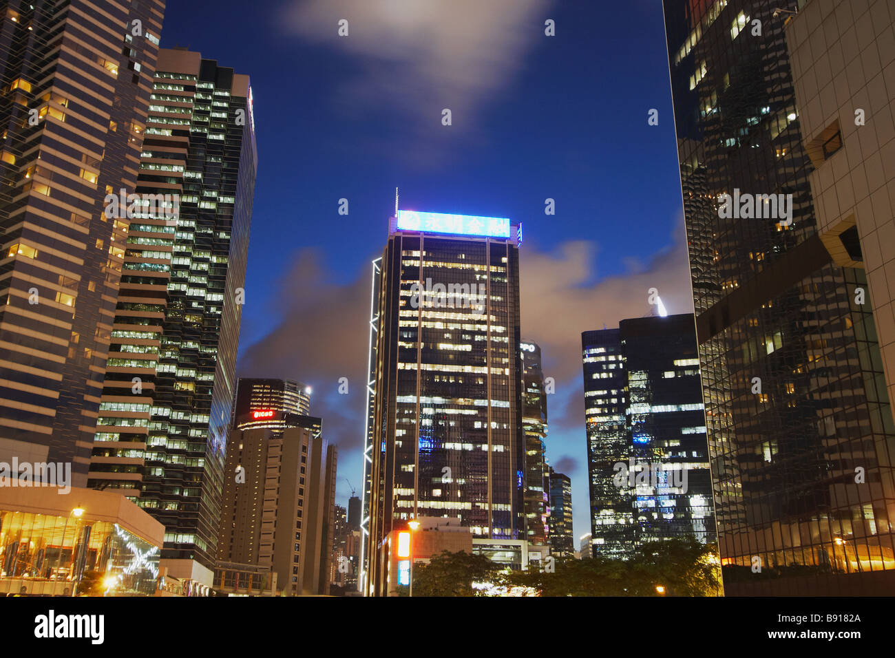 Skyscrapers Of Admiralty At Dusk, Hong Kong Stock Photo - Alamy