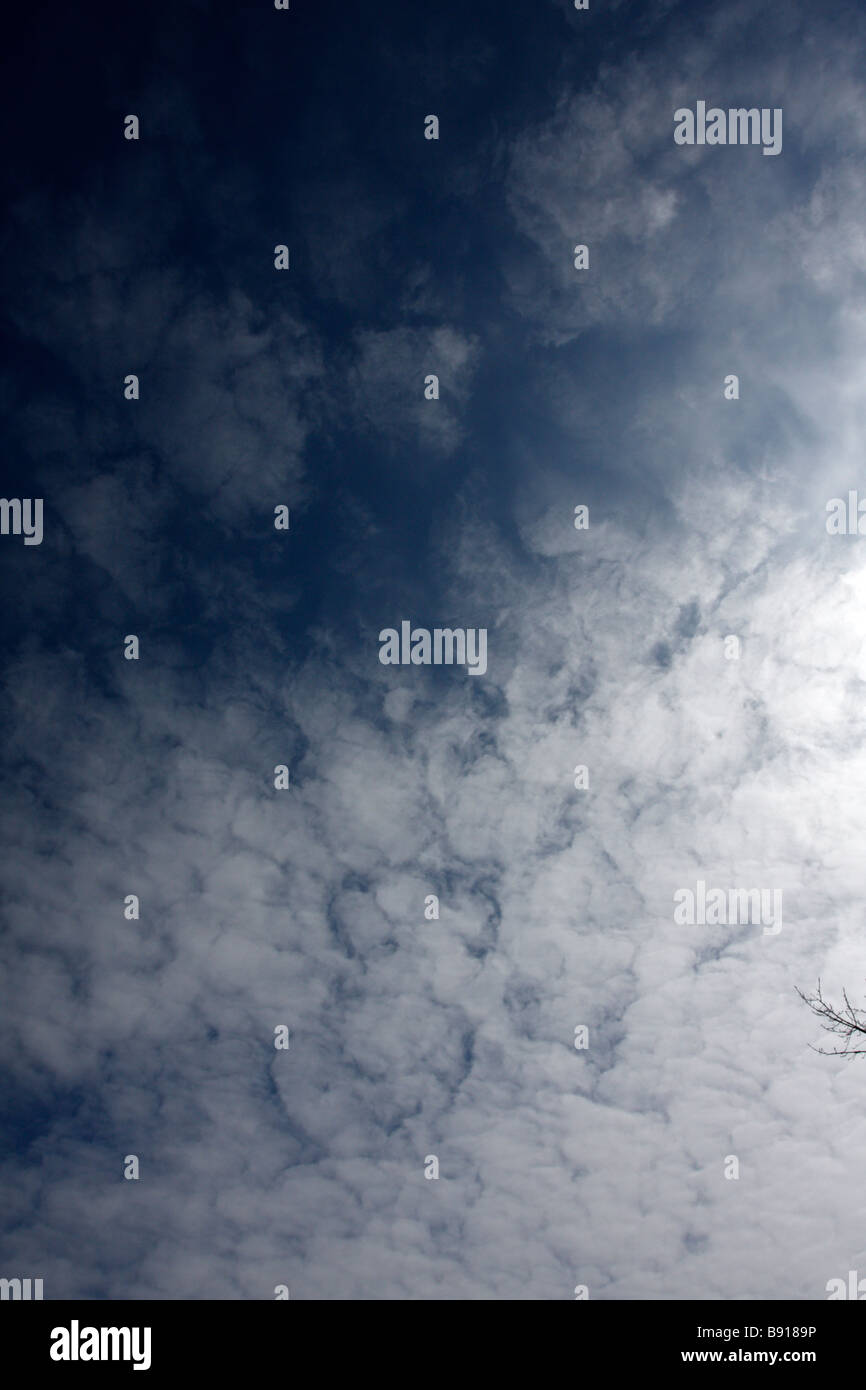 Dark blue sky hi-res stock photography and images - Alamy