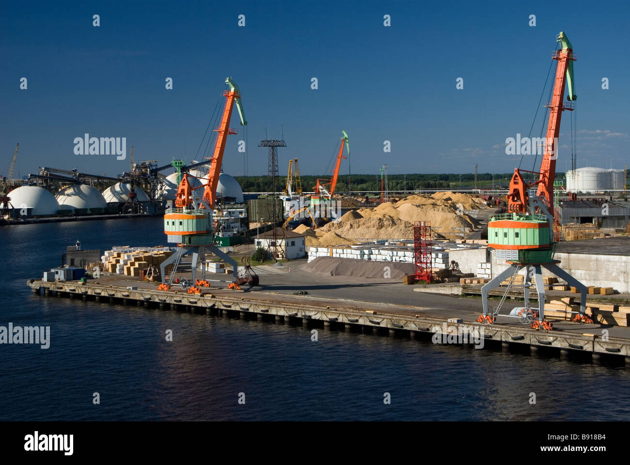 Dry bulk cargo ship hi-res stock photography and images - Alamy