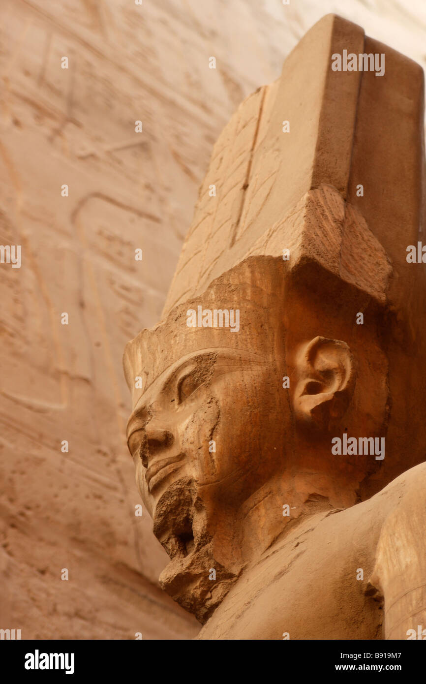 God amun re statue hi-res stock photography and images - Alamy
