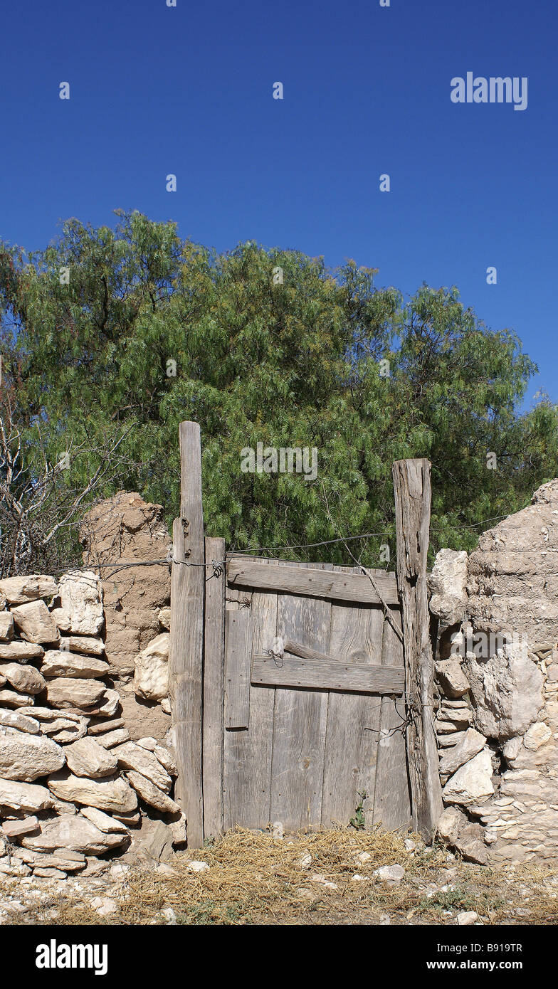 Old wooden gate rock wall hi-res stock photography and images - Alamy