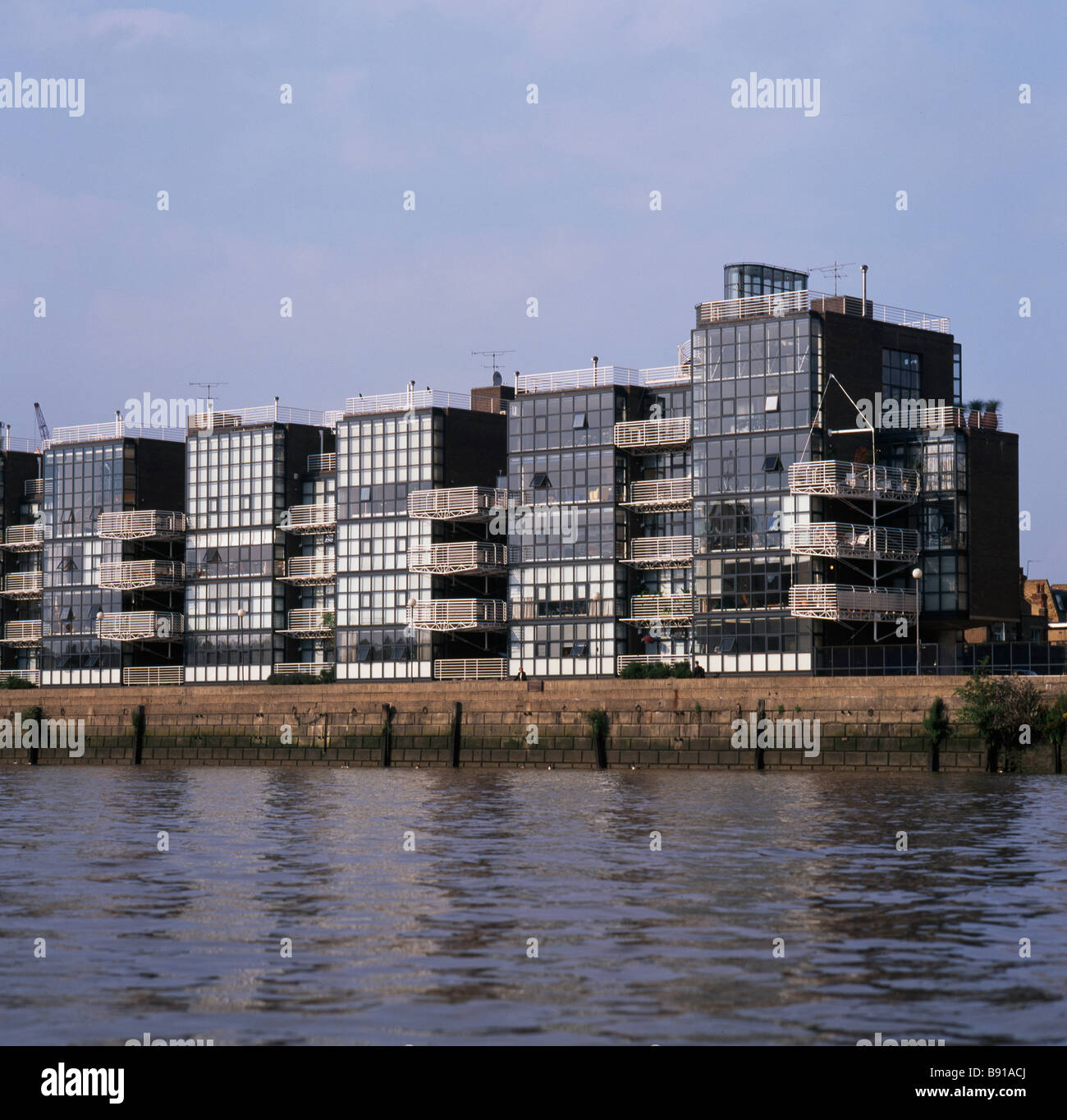 Thames Wharf Flats, Hammersmith, London Stock Photo - Alamy