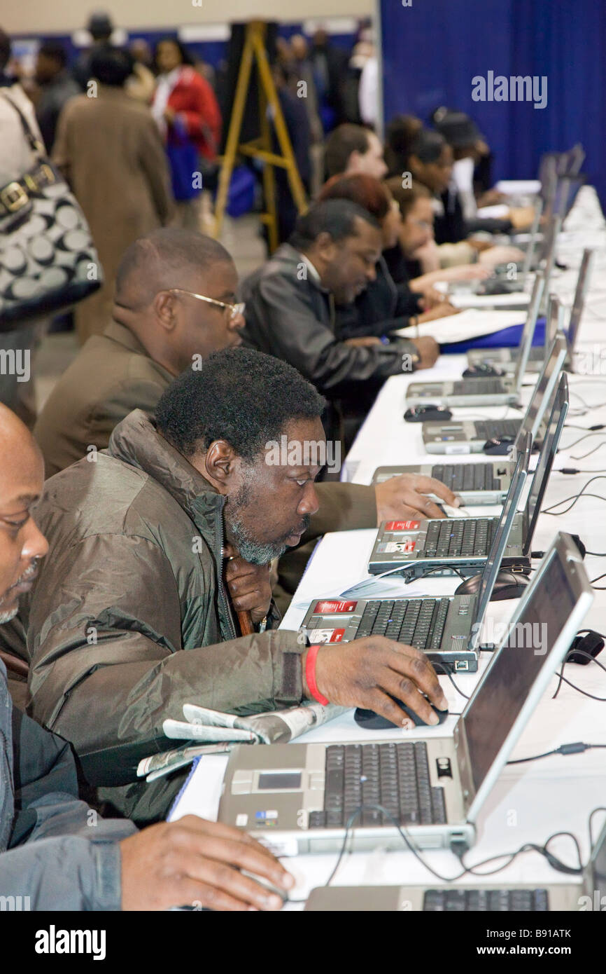 Unemployed people look work job hi-res stock photography and images - Alamy