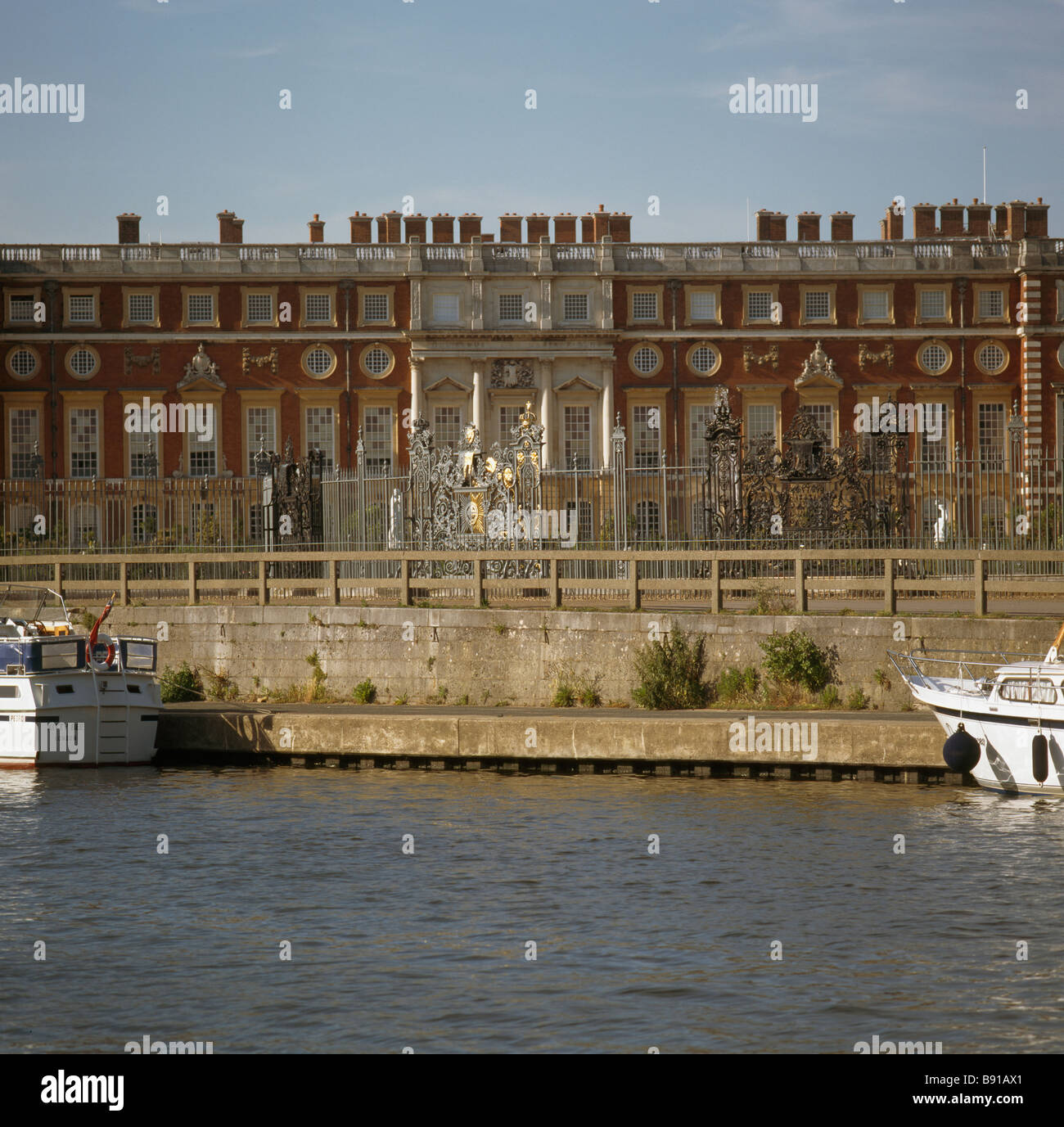 Hampton Court Palace on the river Thames, London Stock Photo - Alamy