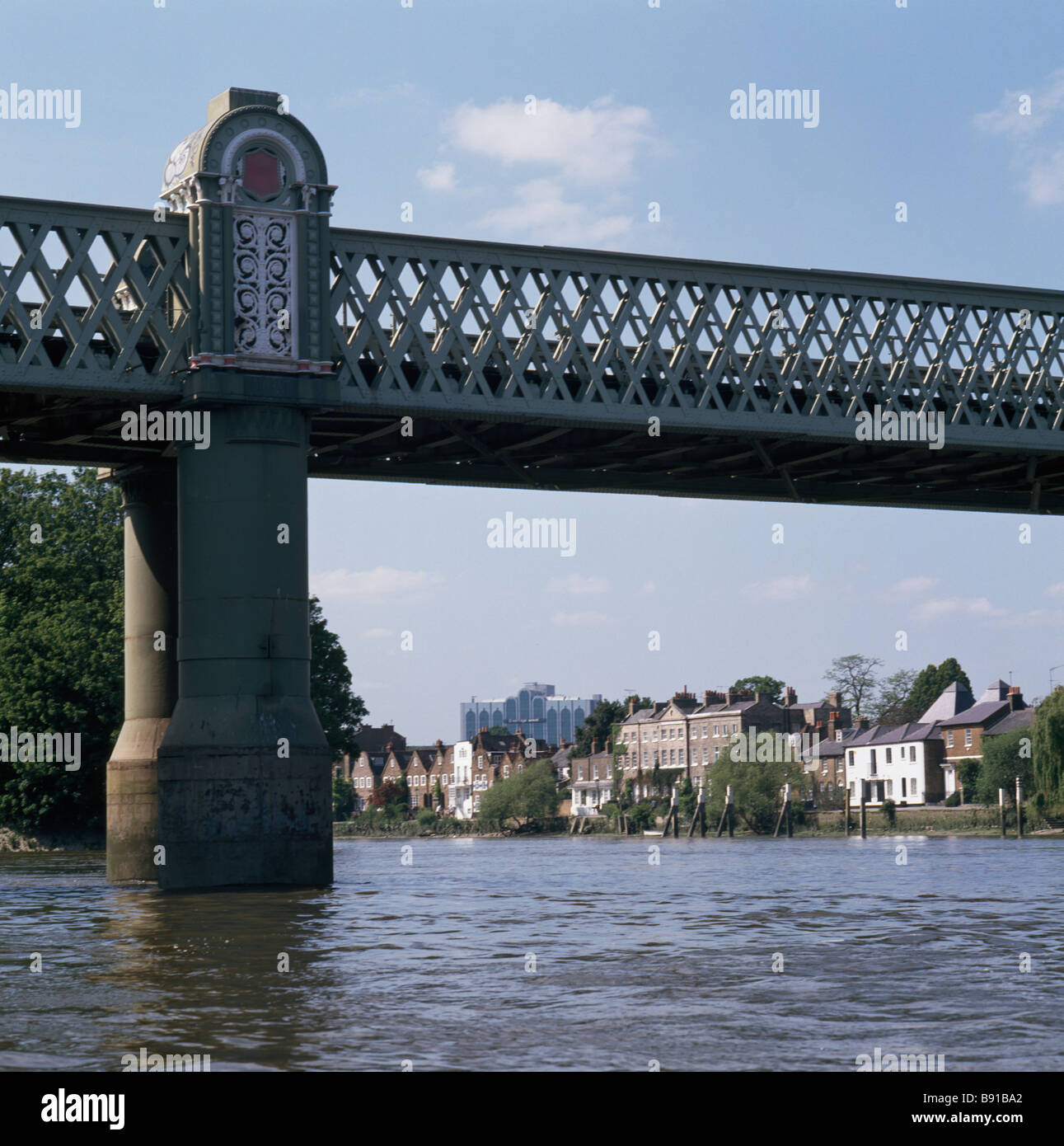 Strand On The Green & Bridge, river Thames London Stock Photo - Alamy