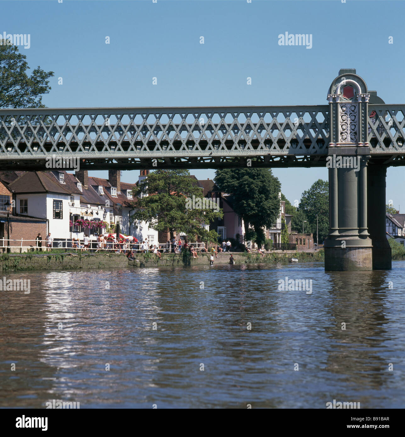 Strand On The Green & Bridge, river Thames London Stock Photo - Alamy