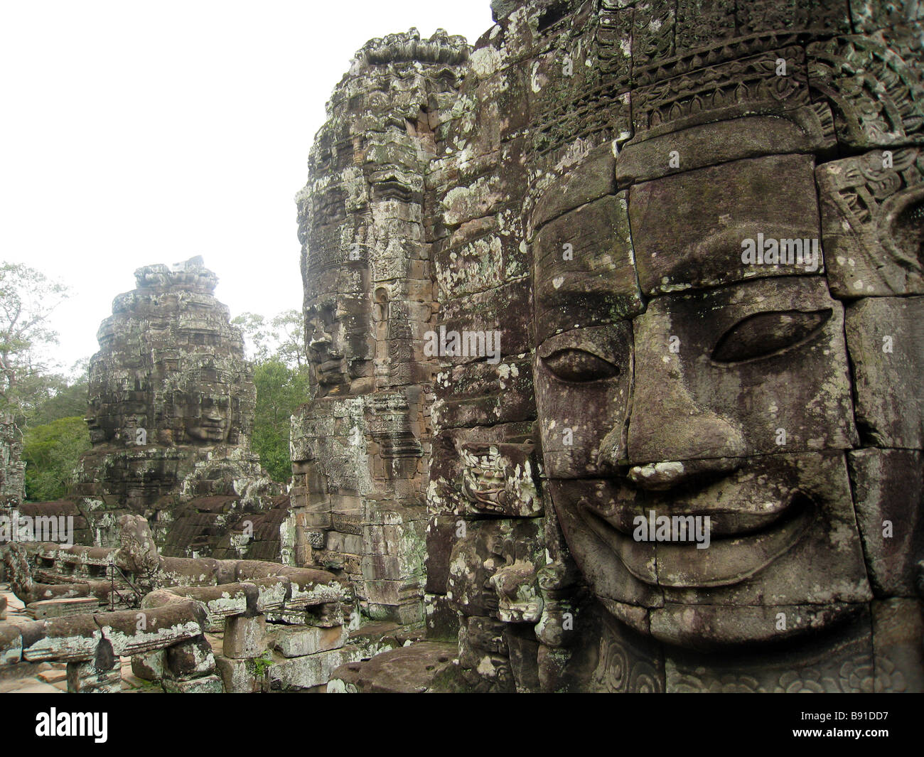 Faces of cambodia hi-res stock photography and images - Alamy