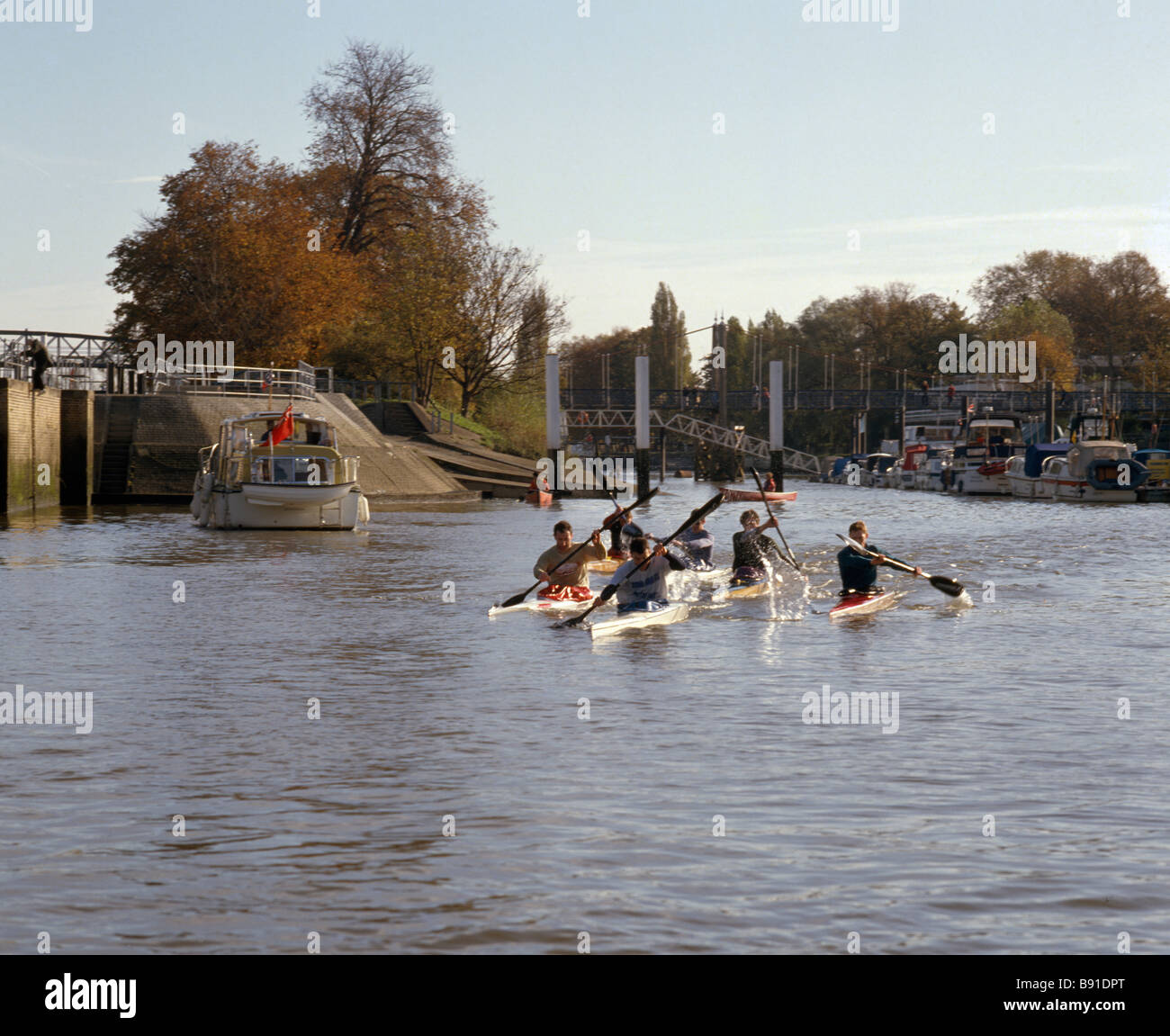 Teddington lock thames hi-res stock photography and images - Alamy