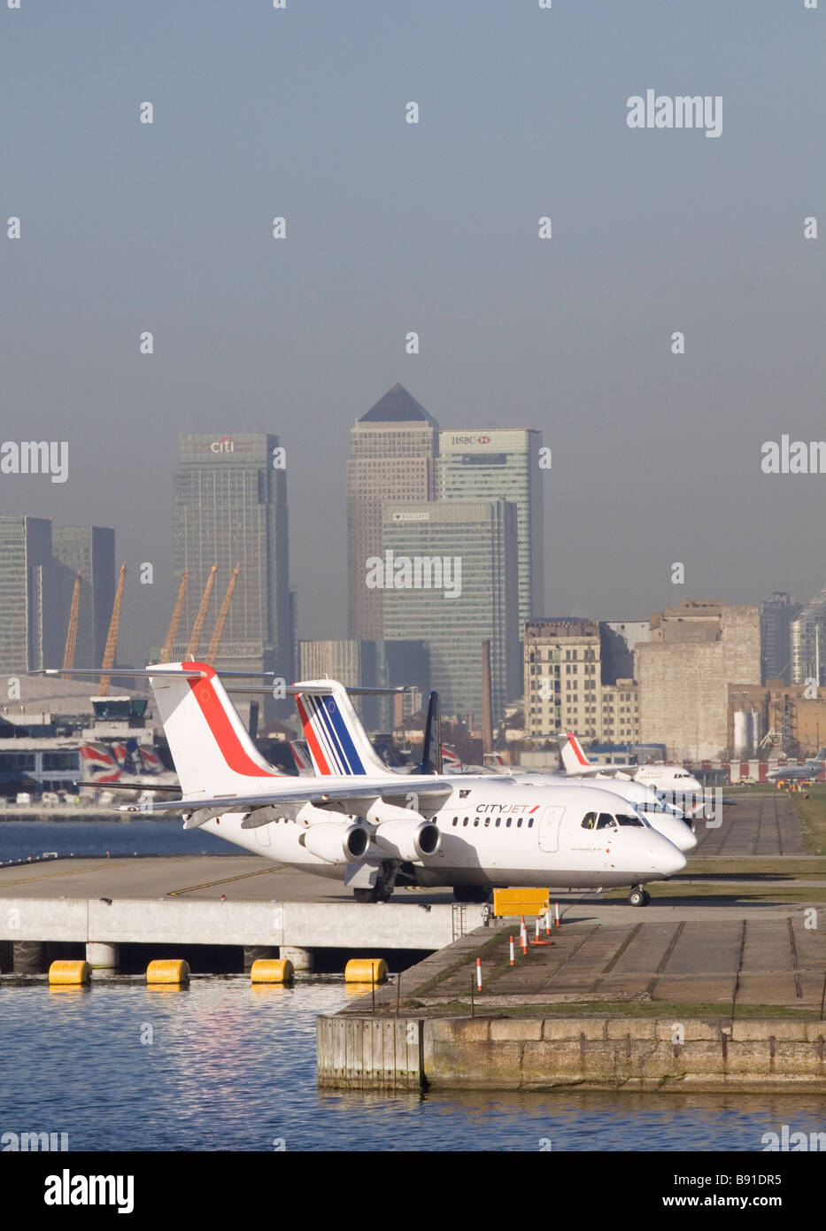 Aircraft at London City Airport (LCY Stock Photo - Alamy