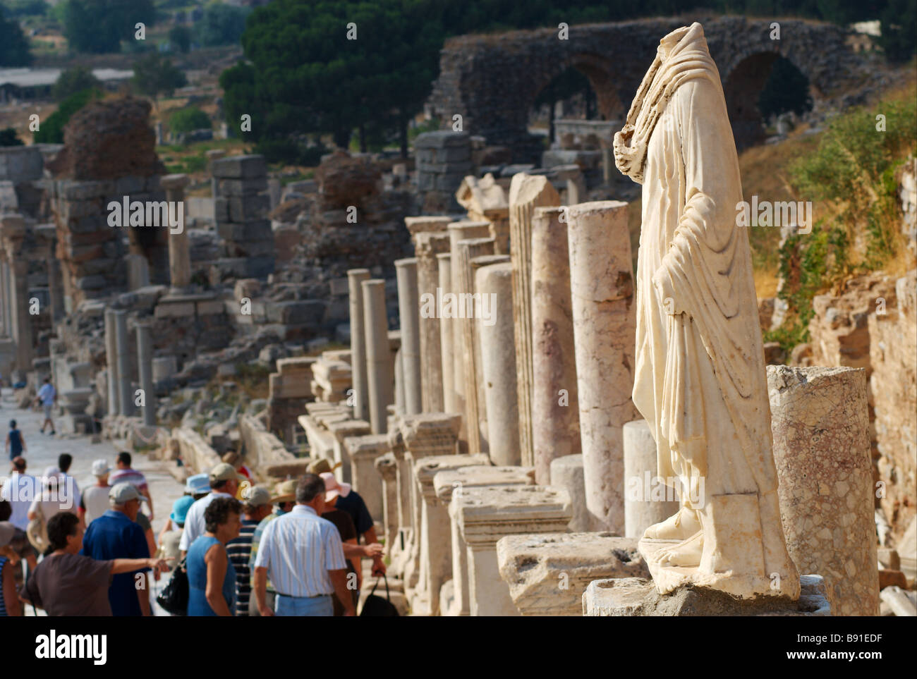 Headless ancient roman statue ruins hi-res stock photography and images ...