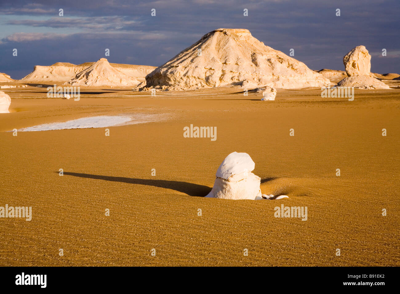 Inselberg the white desert surrounds the oasis of farafra hi-res stock ...