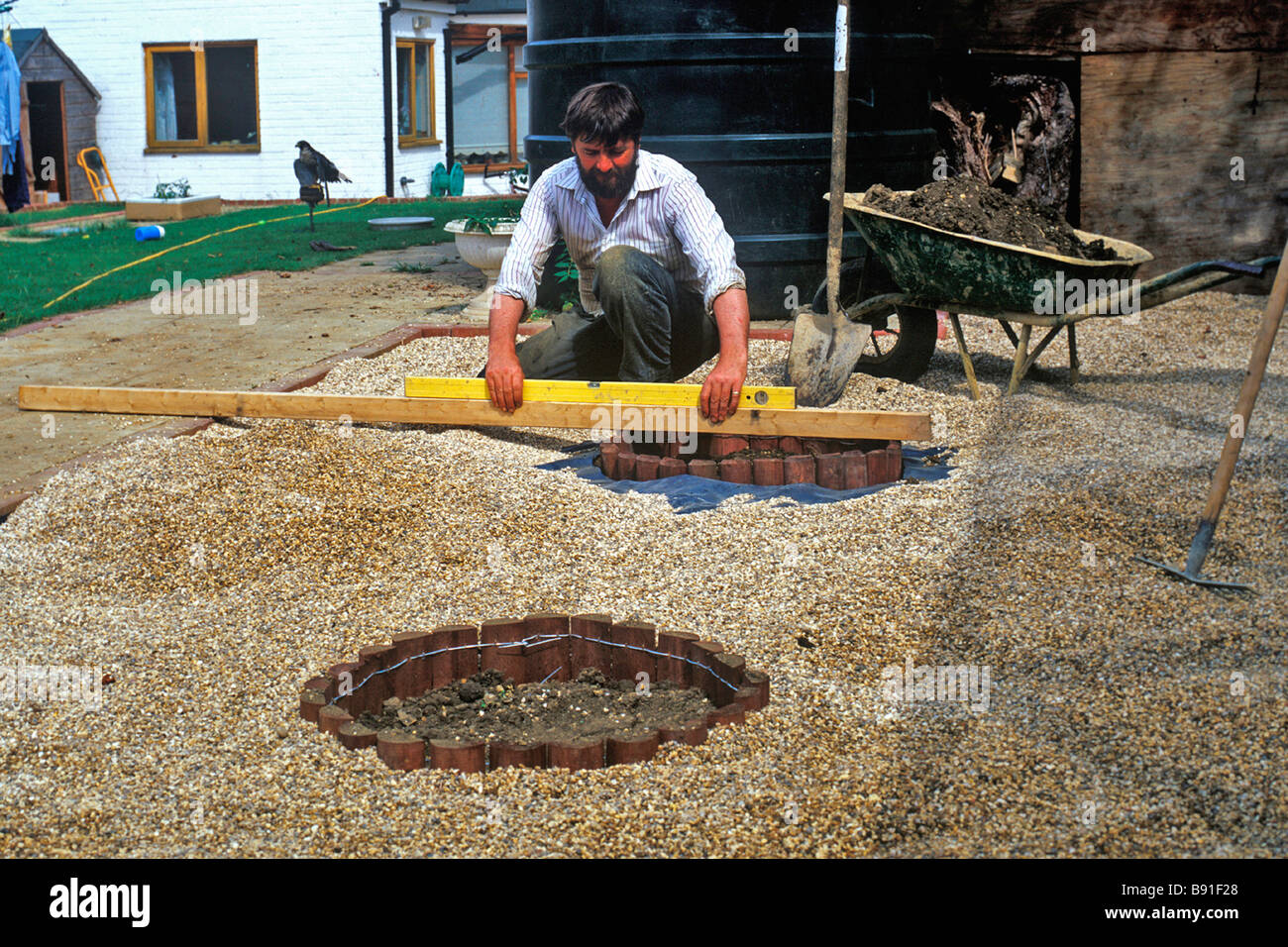 Gravel mulch hi-res stock photography and images - Alamy