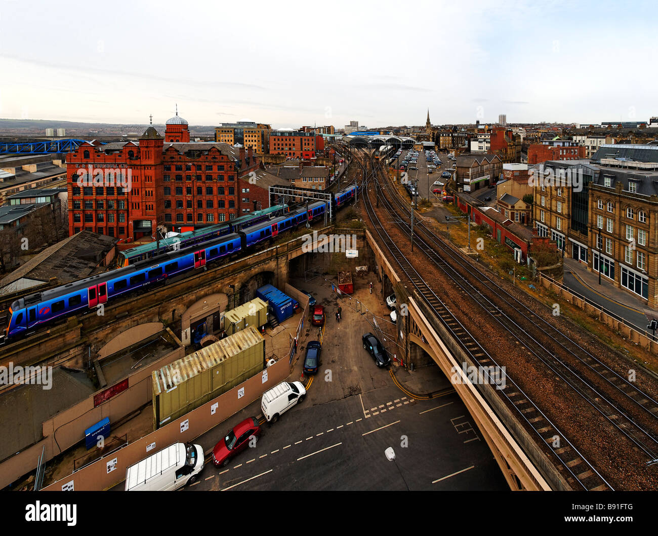 Newcastle railway station hi-res stock photography and images - Alamy