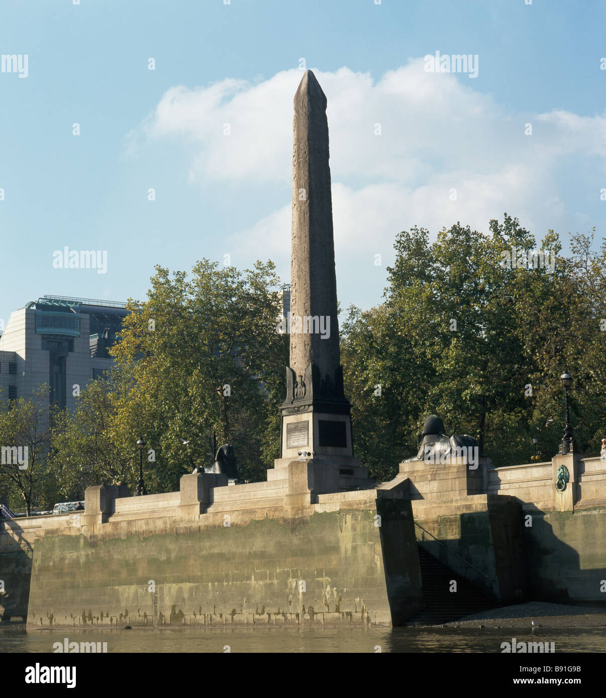 Cleopatra's Needle erected 1878 on the Victoria Embankment, river ...