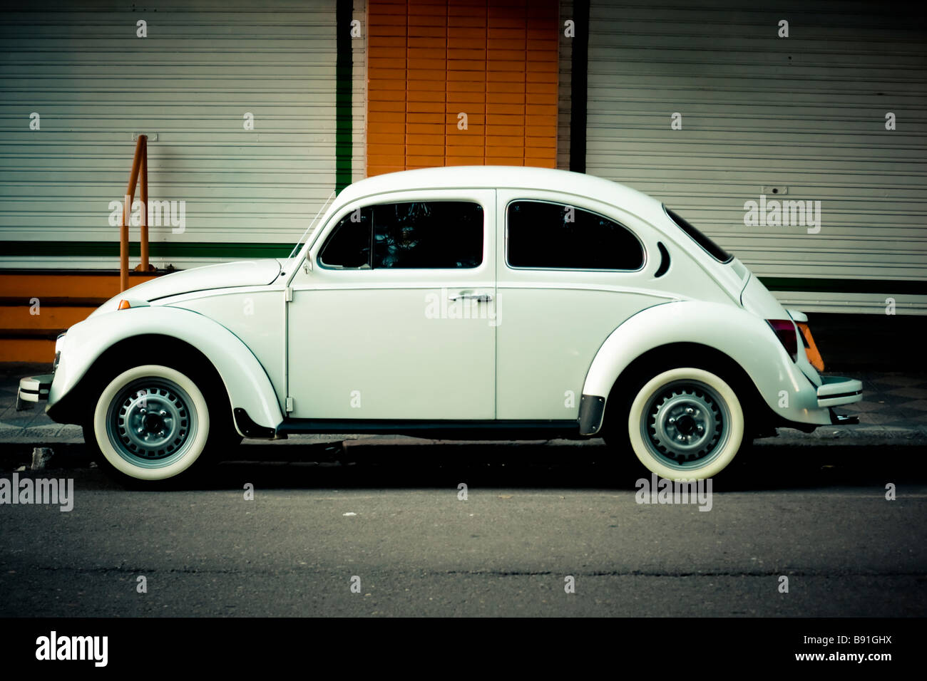 Volkswagen beetle classic white hi-res stock photography and images - Alamy