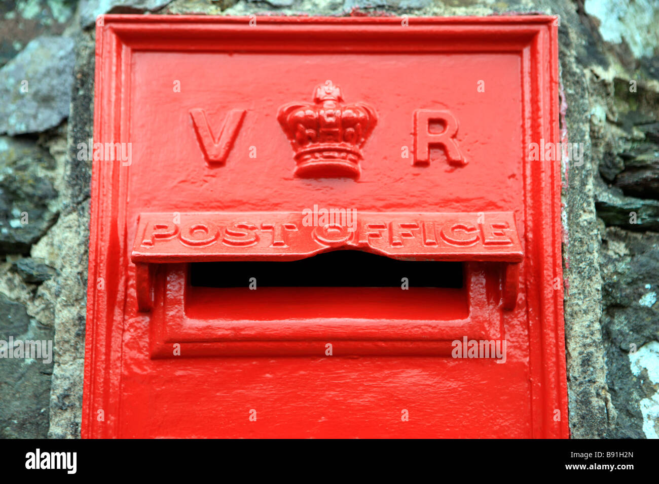 Red Victorian letterbox Stock Photo - Alamy