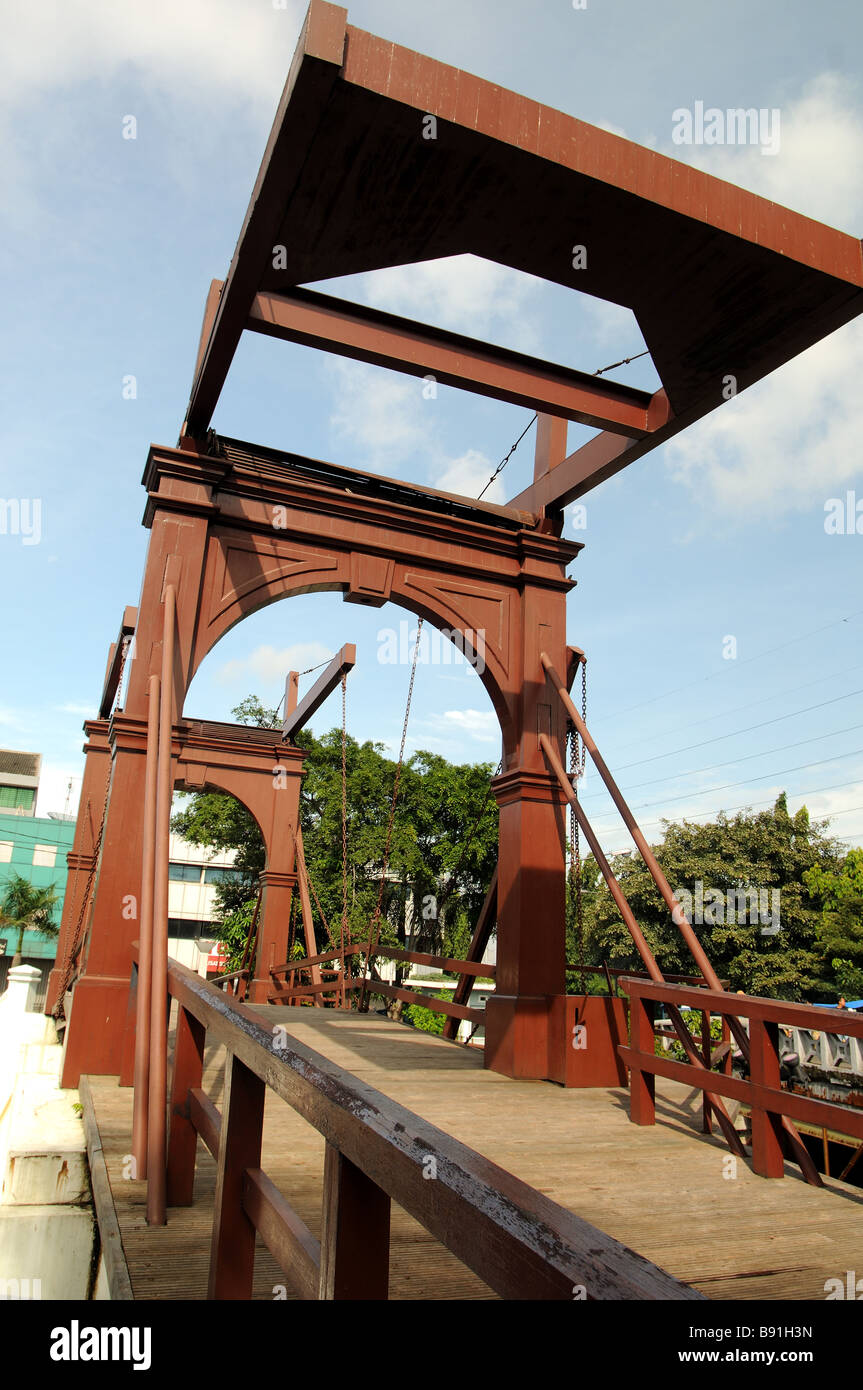 chicken market bridge jakarta indonesia Stock Photo - Alamy
