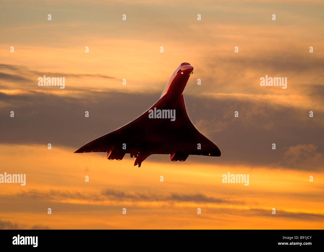 Silhouette of a British Airways Aerospatiale Concorde landing at London ...