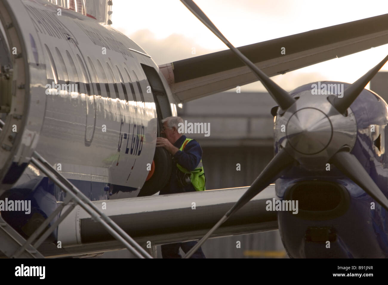 Cargo plane loading hi-res stock photography and images - Alamy